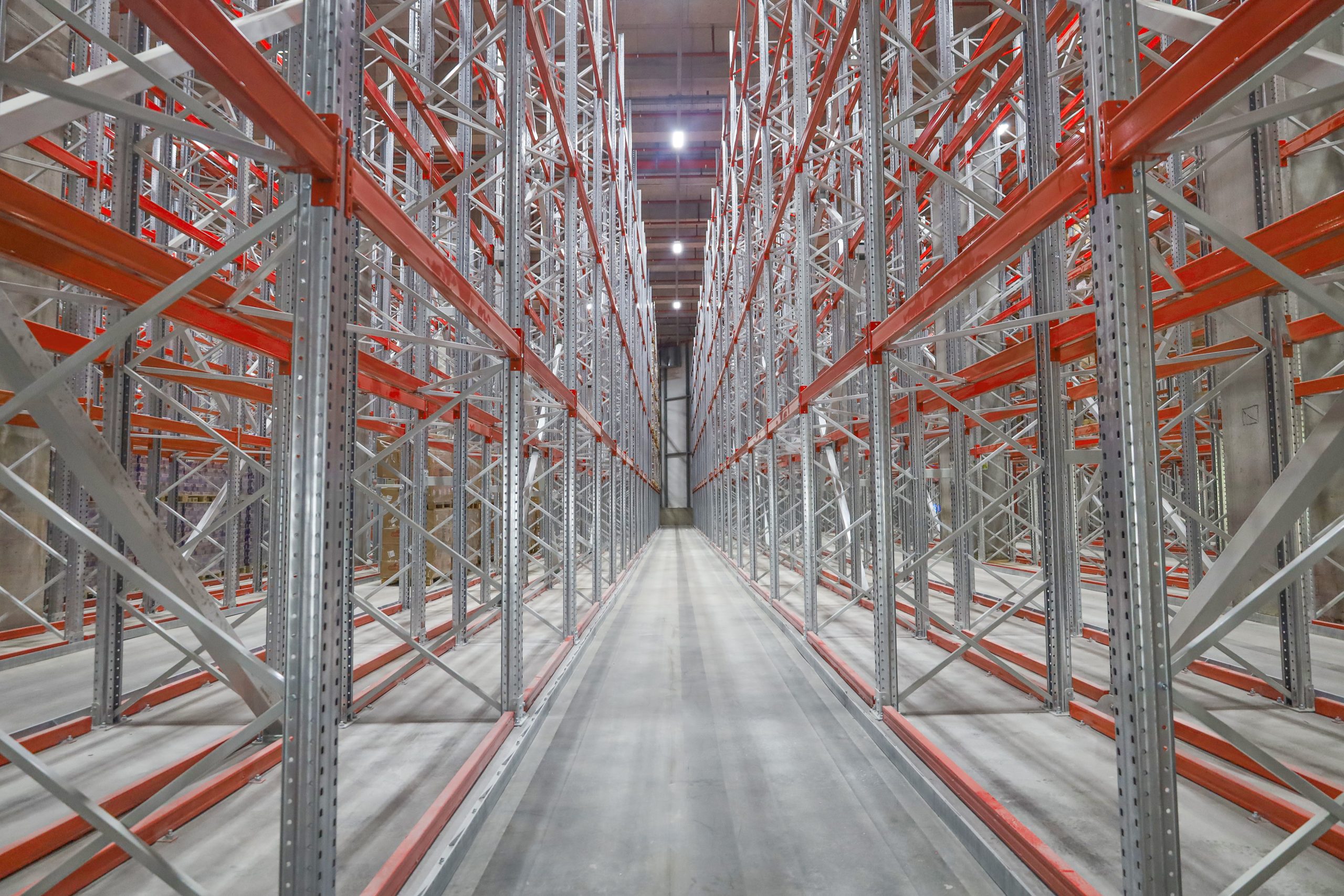 Narrow Aisle Pallet Racking | Peritus Racking